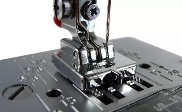 Universal Concealed Zipper Foot With Guide | GoldStar Tool